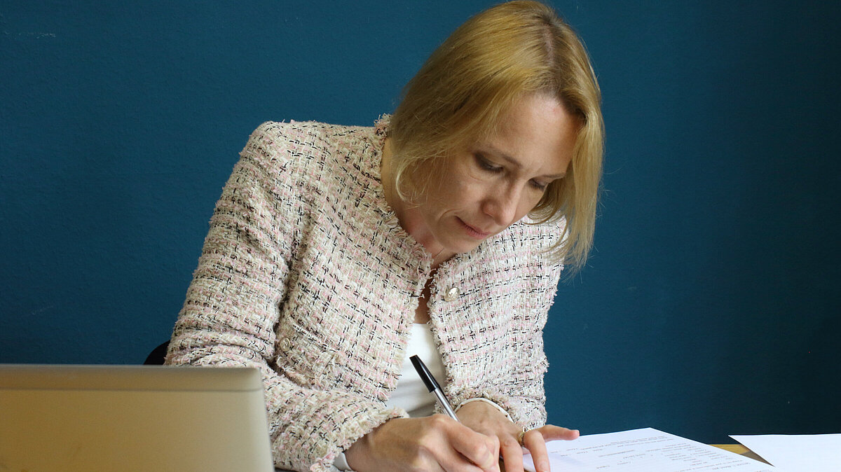 Helen puts pressure on Government to build bypass and save lives ...