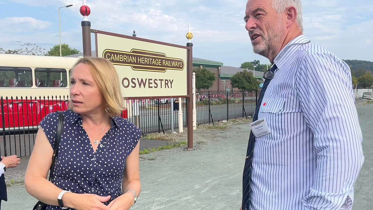 Helen calls for action on Oswestry Station scaffolding - North ...